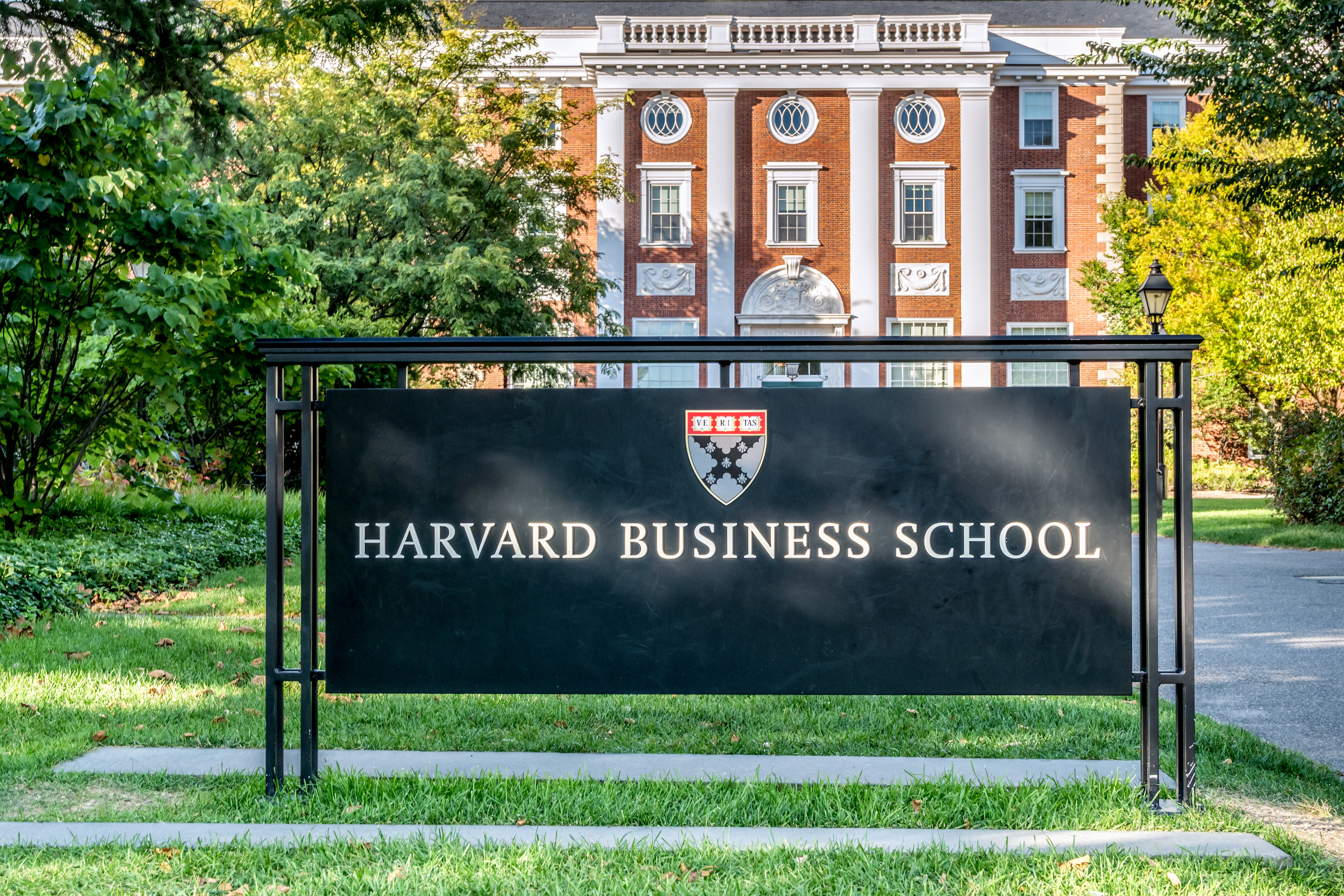 Travel at Harvard University - Tailored trips and itineraries | Vialala